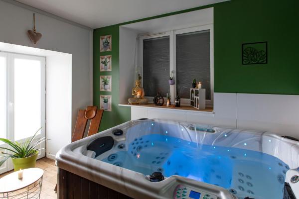 Gîte Chabrignac, Jacuzzi Et Sauna Privatif, Piscine Chauffée Partagée, Wifi, Salle De Jeux - Collonges-la-Rouge