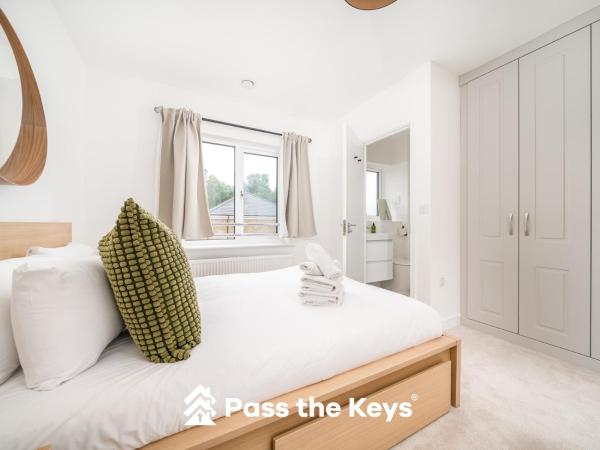 Pass The Keys Modern 3-bed Townhouse Wgarden Parking In Ascot - Bracknell