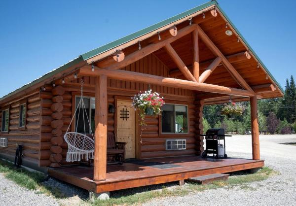 Rustic-chic Log Cabin With King Bed & Kitchen | Bonners Ferry, Idaho Retreat - Bonners Ferry, ID