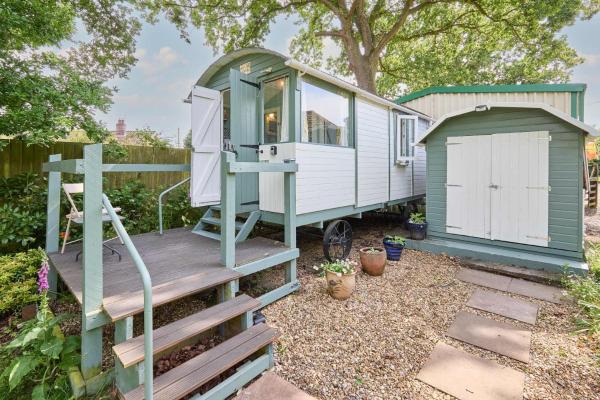 Host & Stay - Shepherd's Hut - Holt