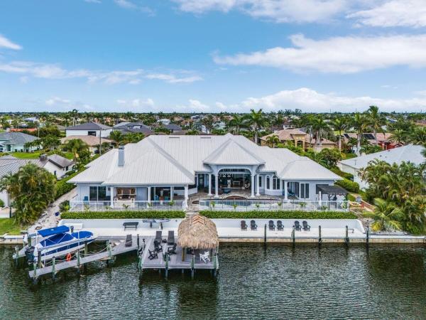 Luxury Resort-style Saltwater Pool Home In Sw Cape Coral - Cape Coral, FL