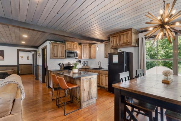 Pool Lodge With Amazing Views - Nickajack Lake, TN