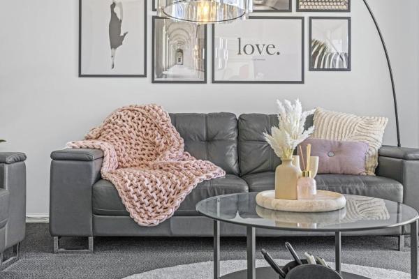 Modern Urban Escape 2br With South-facing Balcony - Perth