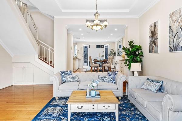 Hampton-style Waterfront Mansion 3-storeys Of Lux - Victoria Park
