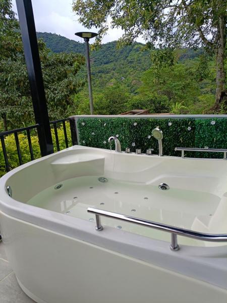 Capibara-glamping Cabaña - La Mesa