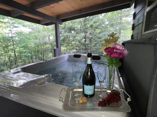 The Treehouse Tn Honeymoon Cabin Hot Tub - In Bsf! - Allardt, TN