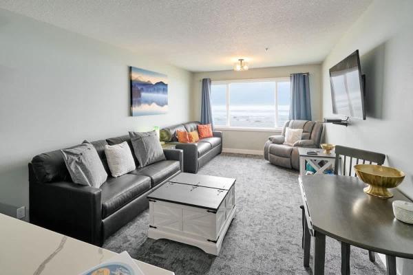 Remodeled Oceanfront Suite - Pool, Sauna, And Ocean Views - Lincoln City, OR