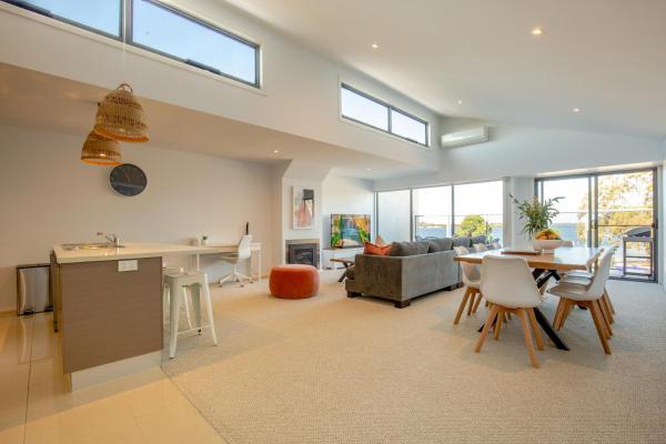 Luxe 3br Waterfront Townhouse On The Esplanade - Paynesville