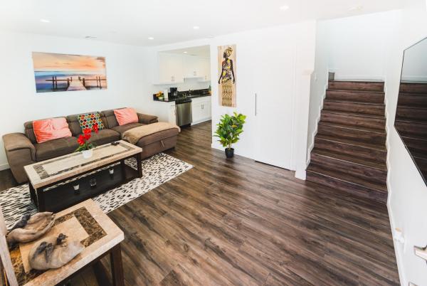 Modern 2 Strory One Bedroom Close To Downtown La With Parking - Dodger Stadium, LA