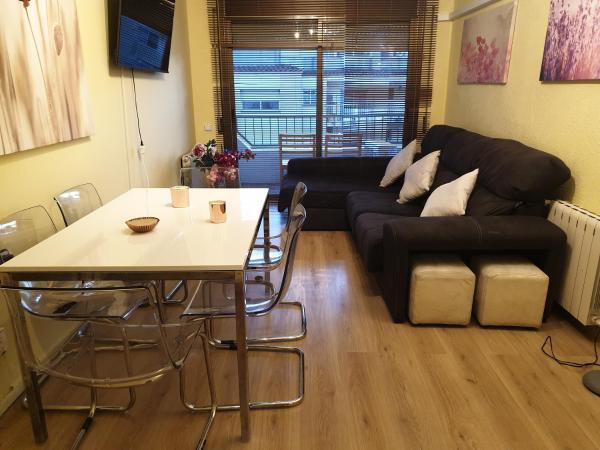 Nice And Sunny Apartment Near Barcelona - Granollers
