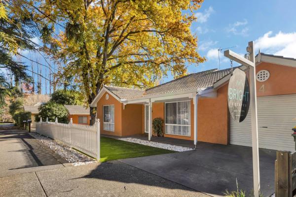Wood Street Central - Central Location! - Bright
