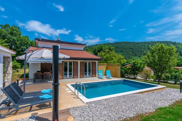 Villa Mini Villa, A Romantic, New And Compact House With Pool - Rabac