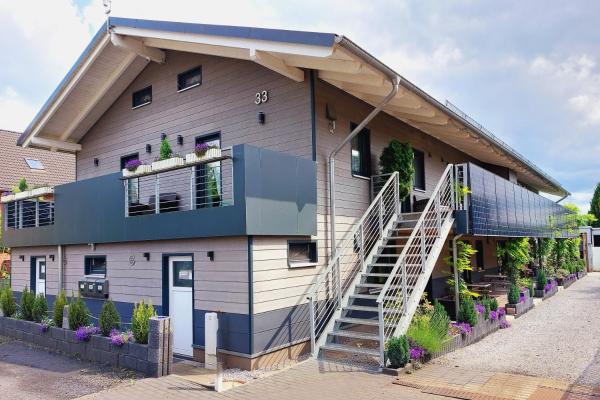 Appartementhaus "Am Kornfeld" - 10 Apartments, 40 Betten, Raucher-balkon, Waschraum, Garten, Grillplatz, Tischtennis, Parkplatz - Kamen