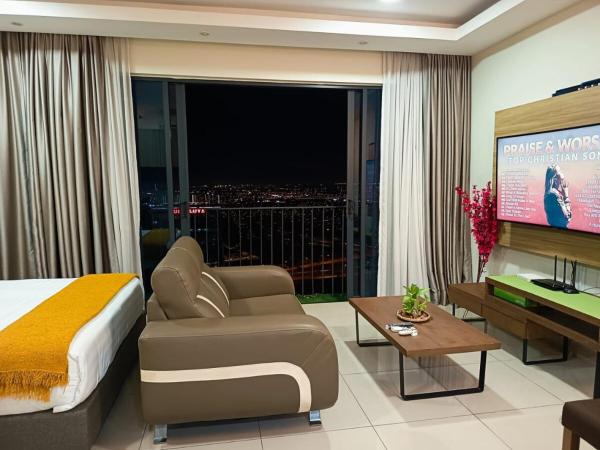 Cozy Haven Middlemist's Red Suite At Trefoil - Setia Alam