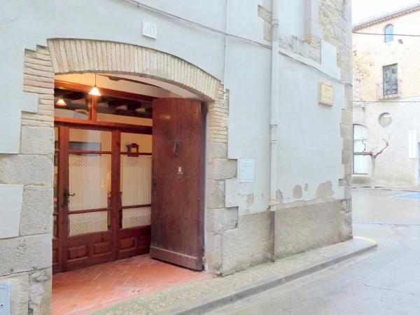 Casa De Piedra Del Siglo Xvii Restaurada Con Encanto, Para 8 Personas, En Castelló D'empúries - Es-228-96 - Peralada