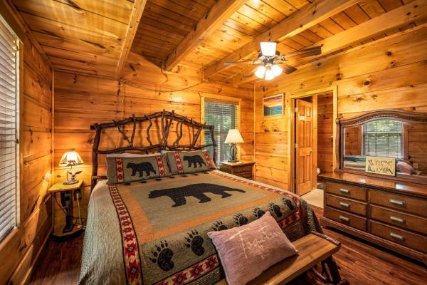 Cabin With Hot Tub In Smoking Mountain - Gatlinburg, TN