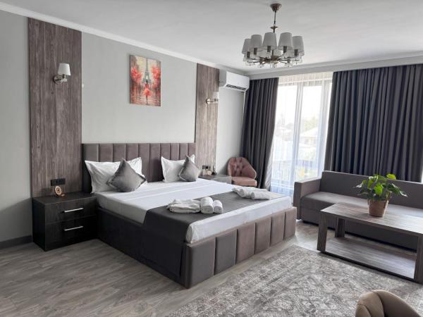 Kausar Hotel - Biškek