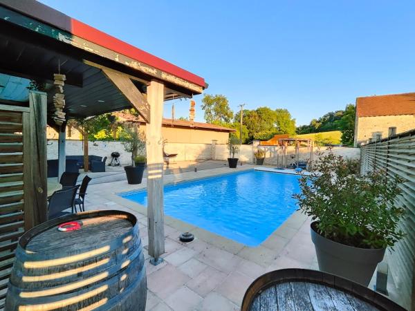Au Vendangeoir Gîte De Groupe Piscine - Dolancourt