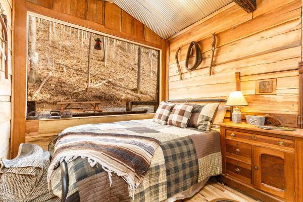 Ohio Starlight Glamping Cabins - A Peaceful Woodland Retreat - Ohio