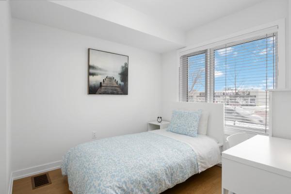 Private Room M A P L E With Attached Full Bathroom In Toronto, On, Canada - Toronto