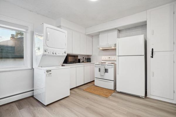 Spacious 3br Family Home With Yard And Street Parking For 8 - Bowen Island