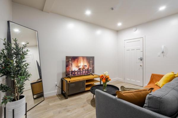 Beautiful 3br Residence In Mtl Ndg - Dorval