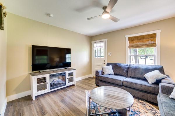 Near Waterloo Lake Restored 1930s Home With Yard - Lake Texoma