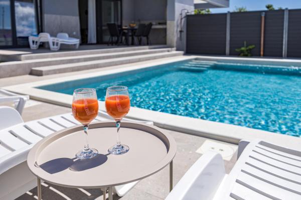 Modern Family Villas With Private Pool - Mia & Teo - Pola