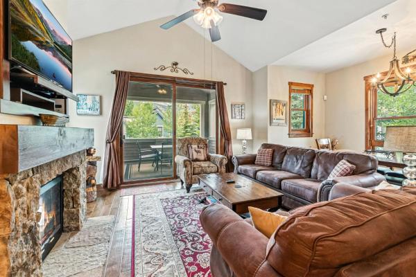 Main Street Escape Walk To Gondola Plus Hot Tub - Breckenridge, CO