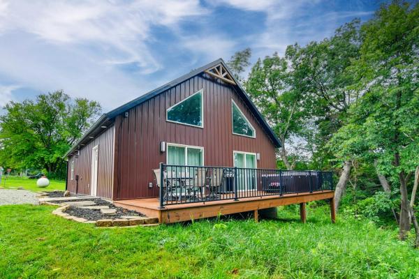 Knoxville Winter Retreat: Hot Tub & Near Pella - Iowa