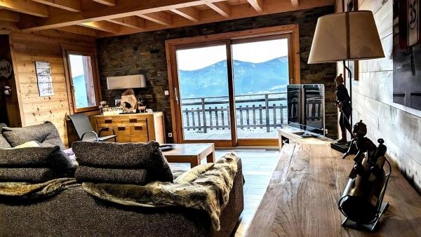 Chalet Cosy Avec Vue Imprenable Sur Le Lac - Creuse
