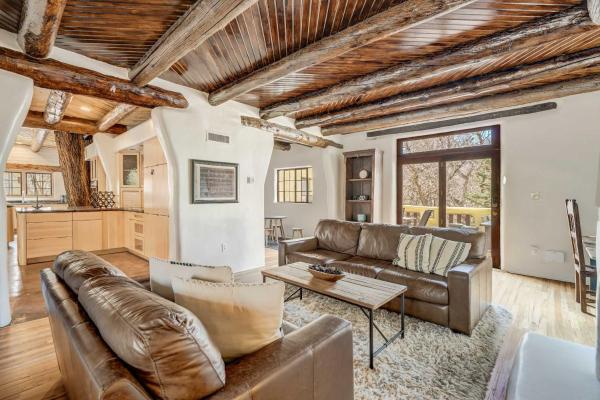 Adobe Del Sur Architectural Gem Near Broadmoor - Manitou Springs, CO