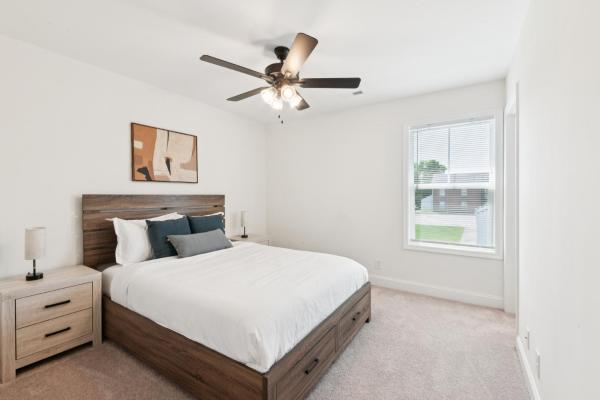 Arte Luxury Townhomes E2 I Comfy 2 Bed 25 Bath - Clarksville, TN
