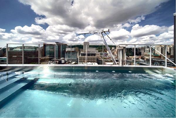Spacious With Gym&pool - Lasalle