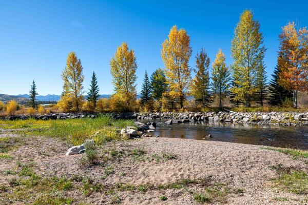 Riverbend Views Ten Feet Away - Granby, CO