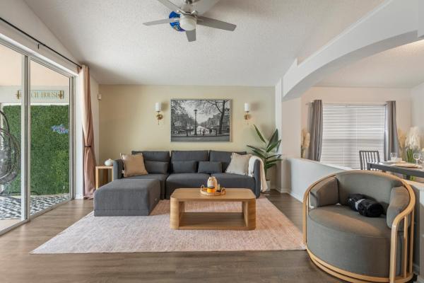 Chic & Cozy Hideaway - Davenport