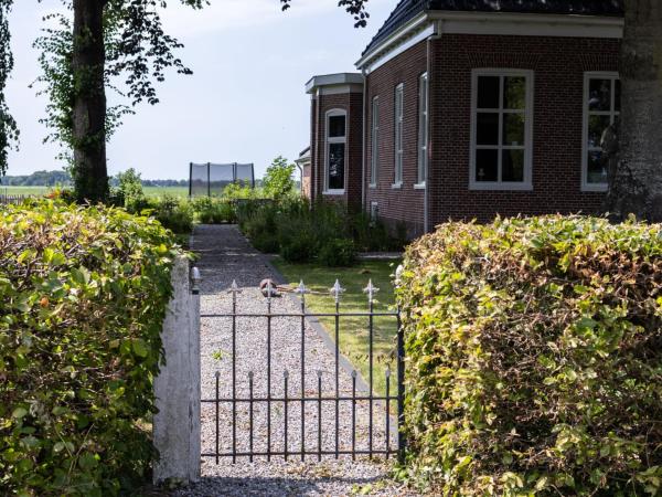 Charming Vacation Home With Private Garden And Views - Groningue