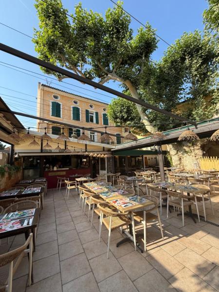 Le Grand Hotel - Villecroze