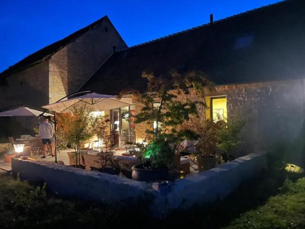 Maison Charmante Avec Terrasse à La Campagne - La Perrière