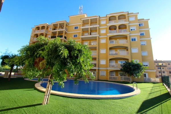 Soleado Apartamento Con Bonitas Vistas Al Mar - Torrevieja