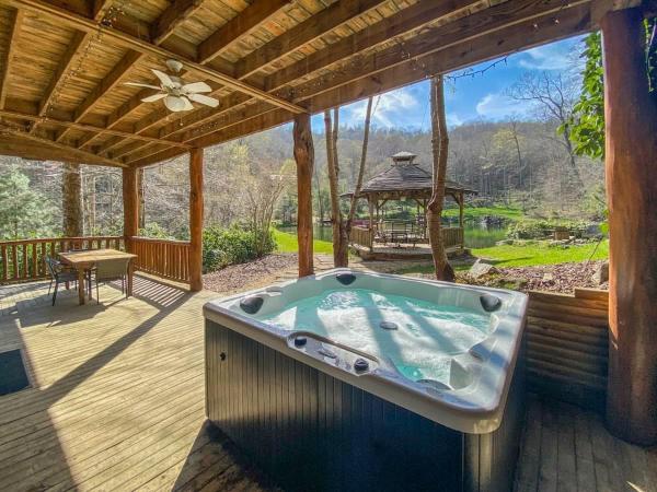 Lakeside Cabin - 2 Fireplaces-hot Tub-game Room - Blue Ridge Mountains