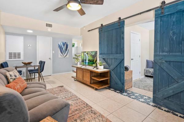The Peachy Pearl, Private Uptown Apartment, Dog Friendly - St. Augustine, FL