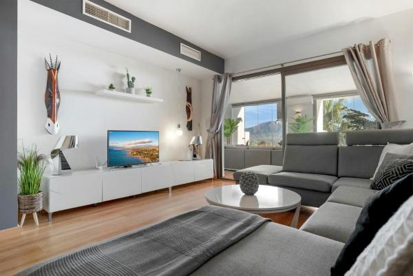 Apartamento Con Piscina Y Vistas Panorámicas - La Cala de Mijas