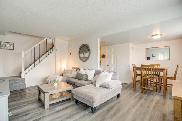 Explore Red Rocks And Green Mtn Townhome With Pool! - 戈爾登