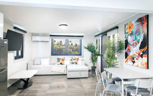 2 Bedroom Ph Fully Renovated Beachfront Retreat With Private Patio & Breathtaking Ocean Views - Dorado