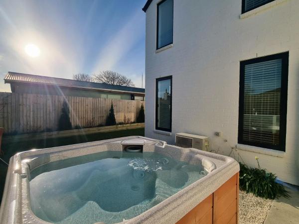 Family & Friends - Spa Pool - Games - Central - South Island