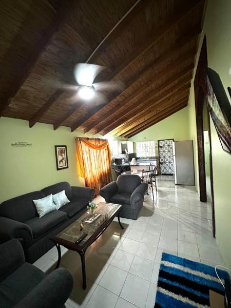Peaceful Tropical 2-bedroom Villa - Jamaica