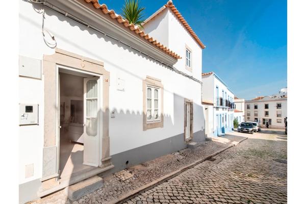 Spacious 3 Bedroom Apartment With Large Private Terrace In The Centre Of Tavira - Santa Luzia, Portugal