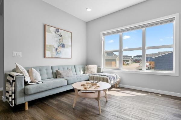 Relax In Comfort, Ac, Yyc, Crossiron Mills, Banff - Airdrie