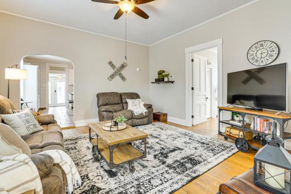 Dog-friendly Home With Yard, 6 Mi To Louisville! - Louisville, KY